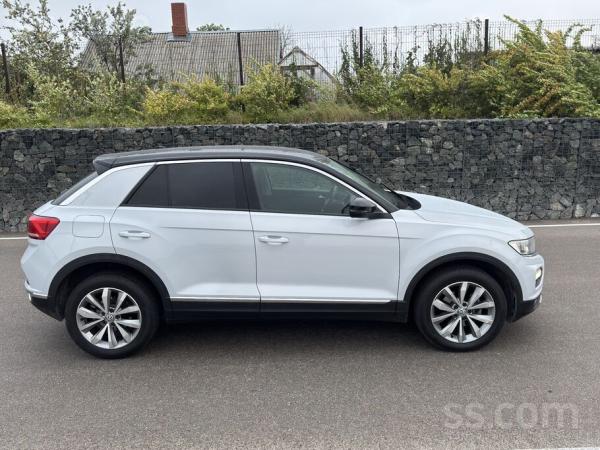 Grey Volkswagen T-Roc 2020 in Rezekne, with an engine capacity of 1.60 L and mileage of 185 thousand km for 12500 €, photo 4 on AUTOMOTO.COM.LV