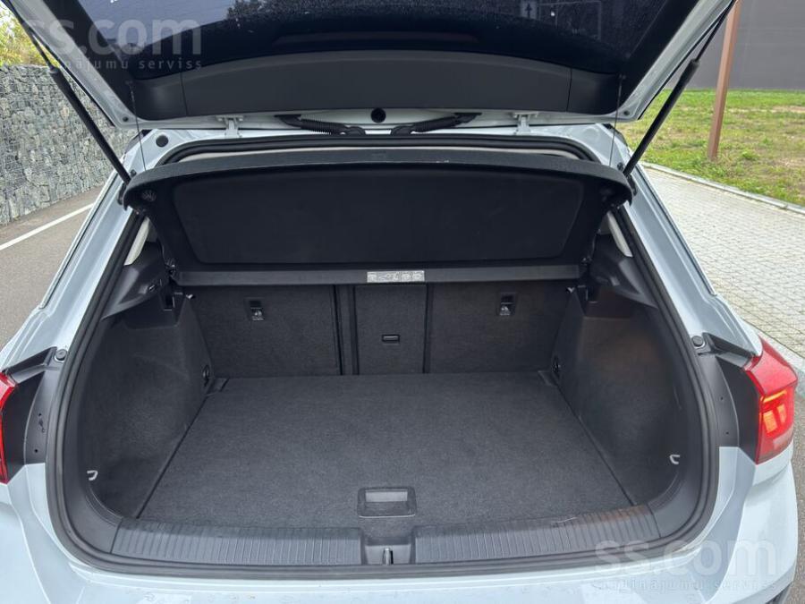 Grey Volkswagen T-Roc 2020 in Rezekne, with an engine capacity of 1.60 L and mileage of 185 thousand km for 12500 €, photo 9 on AUTOMOTO.COM.LV