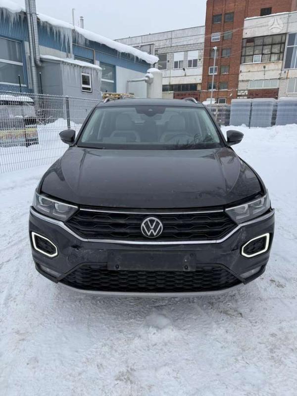 Grey Volkswagen T-Roc 2021 in Kaunas, with an engine capacity of 1.50 L and mileage of 120 thousand km for 12300 €, photo 2 on AUTOMOTO.COM.LV