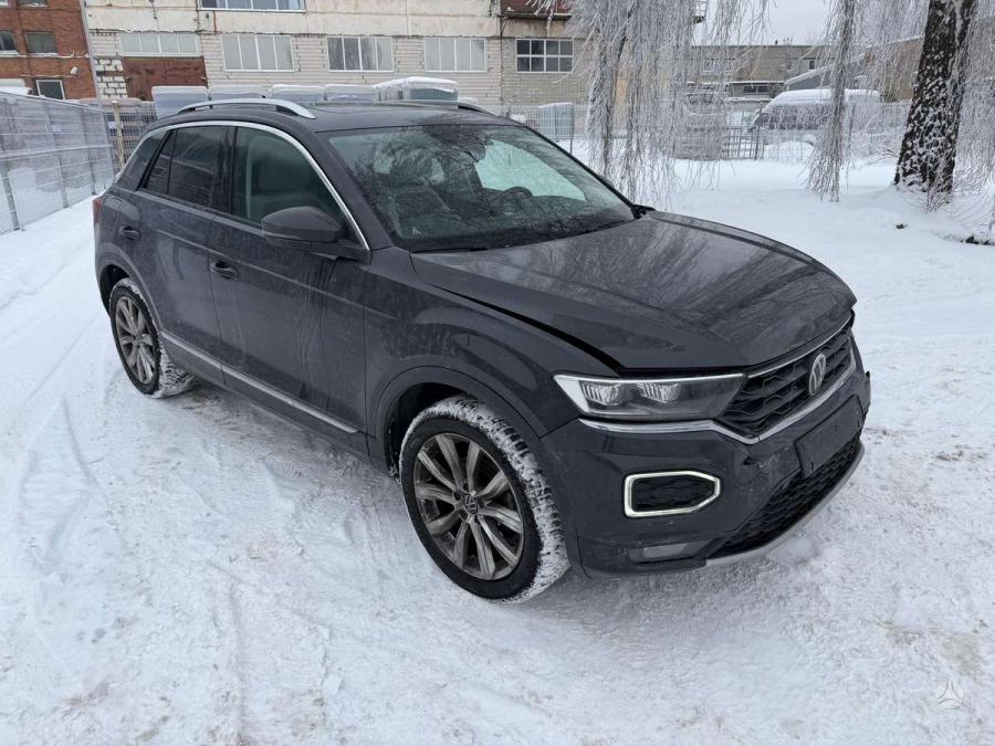 Pelēks Volkswagen T-Roc 2021 Kauņa, ar dzinēja tilpumu 1.50 L un nobraukumu 120 tūkst. km par 12300 €, foto 3 vietnē AUTOMOTO.COM.LV