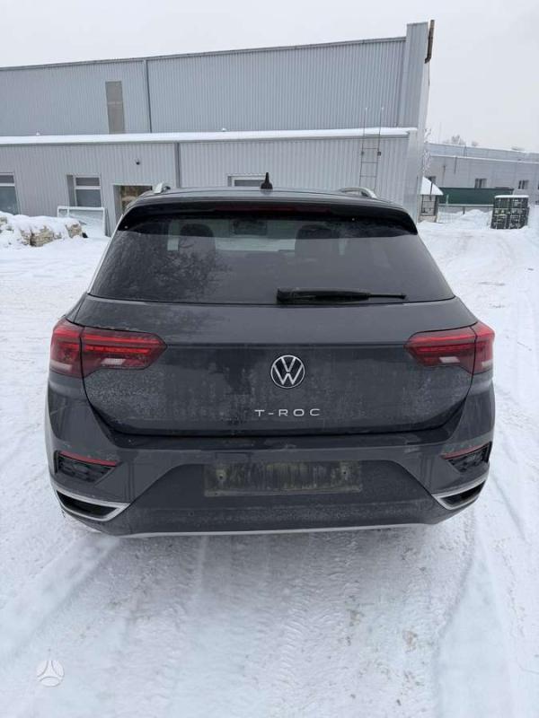 Grey Volkswagen T-Roc 2021 in Kaunas, with an engine capacity of 1.50 L and mileage of 120 thousand km for 12300 €, photo 6 on AUTOMOTO.COM.LV