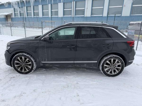 Grey Volkswagen T-Roc 2021 in Kaunas, with an engine capacity of 1.50 L and mileage of 120 thousand km for 12300 €, photo 8 on AUTOMOTO.COM.LV