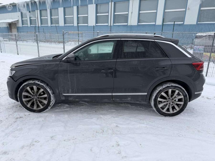 Pelēks Volkswagen T-Roc 2021 Kauņa, ar dzinēja tilpumu 1.50 L un nobraukumu 120 tūkst. km par 12300 €, foto 8 vietnē AUTOMOTO.COM.LV