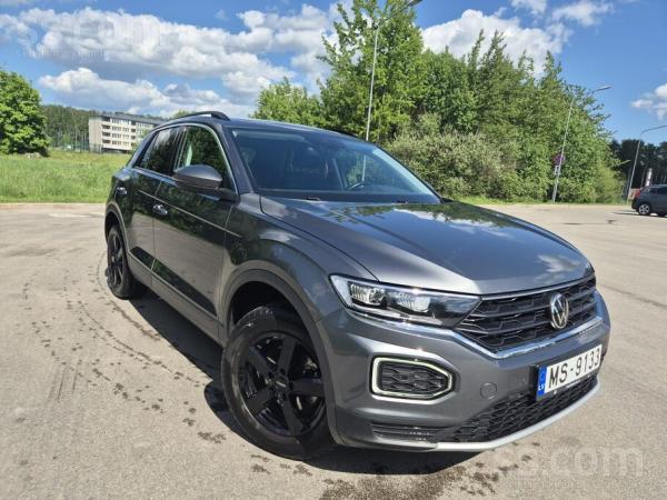 Grey Volkswagen T-Roc 2021 in Riga, with an engine capacity of 1.50 L and mileage of 30 thousand km for 19500 €, photo 1 on AUTOMOTO.COM.LV