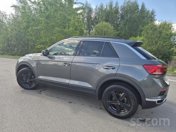 Grey Volkswagen T-Roc 2021 in Riga, with an engine capacity of 1.50 L and mileage of 30 thousand km for 19500 €, photo 3 on AUTOMOTO.COM.LV