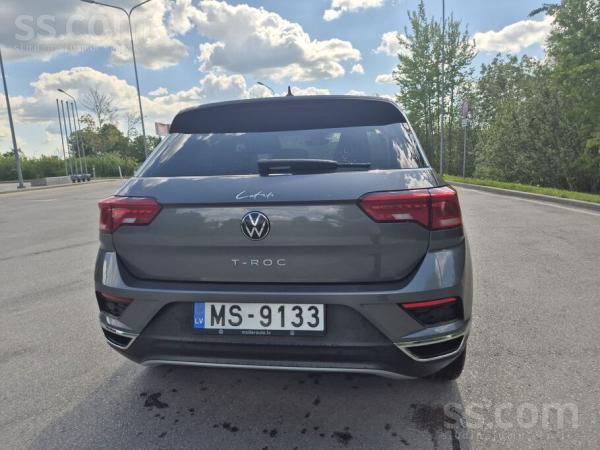 Grey Volkswagen T-Roc 2021 in Riga, with an engine capacity of 1.50 L and mileage of 30 thousand km for 19500 €, photo 5 on AUTOMOTO.COM.LV