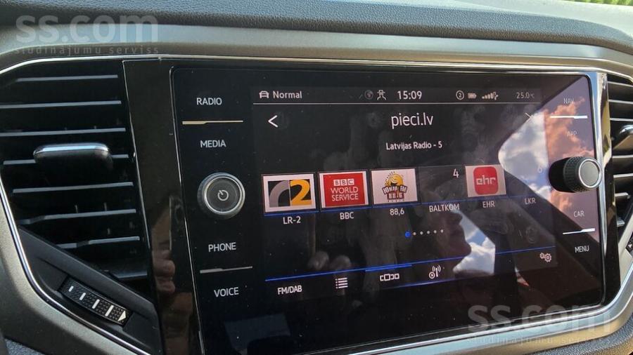 Pelēks Volkswagen T-Roc 2021 Rīga, ar dzinēja tilpumu 1.50 L un nobraukumu 30 tūkst. km par 19500 €, foto 9 vietnē AUTOMOTO.COM.LV