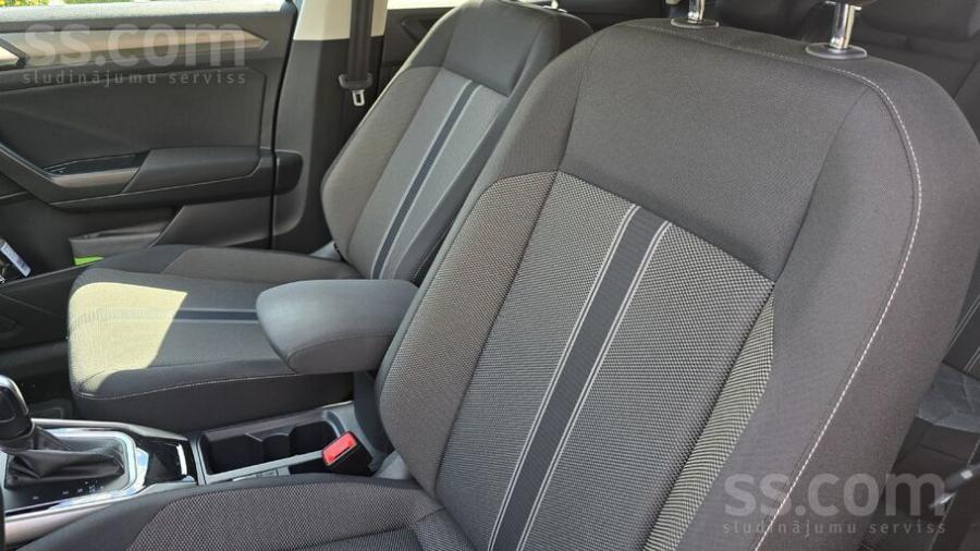 Pelēks Volkswagen T-Roc 2021 Rīga, ar dzinēja tilpumu 1.50 L un nobraukumu 30 tūkst. km par 19500 €, foto 10 vietnē AUTOMOTO.COM.LV