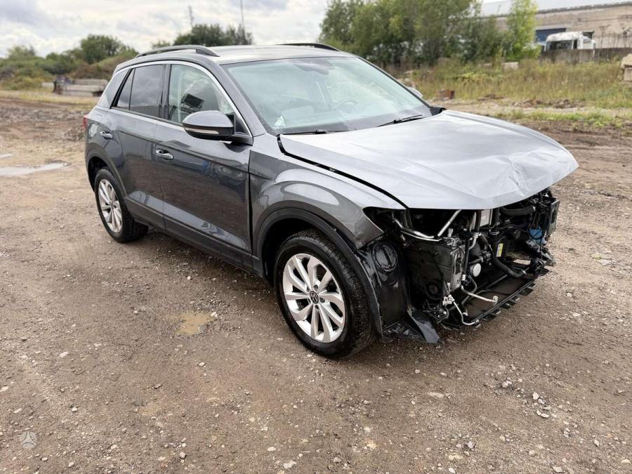 Grey Volkswagen T-Roc 2025 in Kaunas, with an engine capacity of 1.50 L and mileage of 28 thousand km for 14150 €, photo 1 on AUTOMOTO.COM.LV