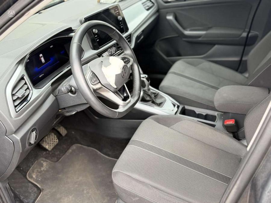 Grey Volkswagen T-Roc 2025 in Kaunas, with an engine capacity of 1.50 L and mileage of 28 thousand km for 14150 €, photo 16 on AUTOMOTO.COM.LV