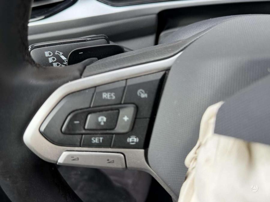 Grey Volkswagen T-Roc 2025 in Kaunas, with an engine capacity of 1.50 L and mileage of 28 thousand km for 14150 €, photo 20 on AUTOMOTO.COM.LV