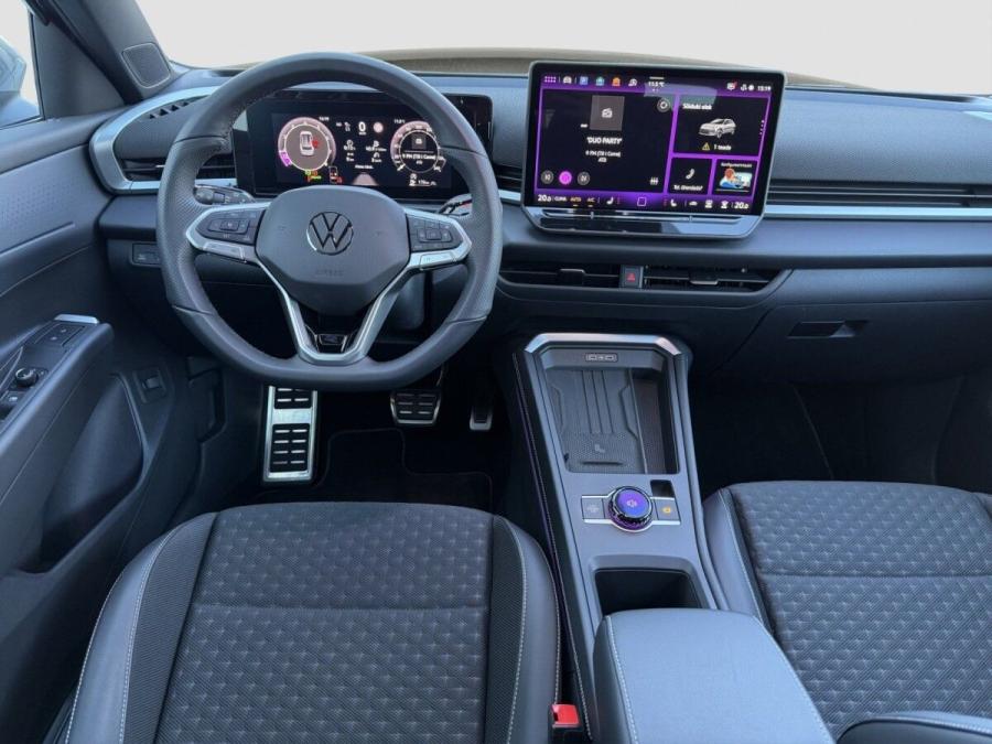 Pelēks Volkswagen T-Roc 2026 Pērnava, ar dzinēja tilpumu 1.50 L un nobraukumu 4 tūkst. km par 41900 €, foto 7 vietnē AUTOMOTO.COM.LV