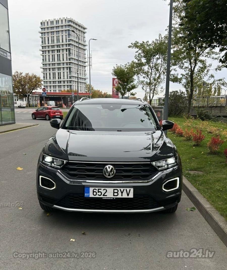 Pelēks Volkswagen T-Roc 2018 Tallina, ar dzinēja tilpumu 1.50 L un nobraukumu 72 tūkst. km par 20000 €, foto 6 vietnē AUTOMOTO.COM.LV