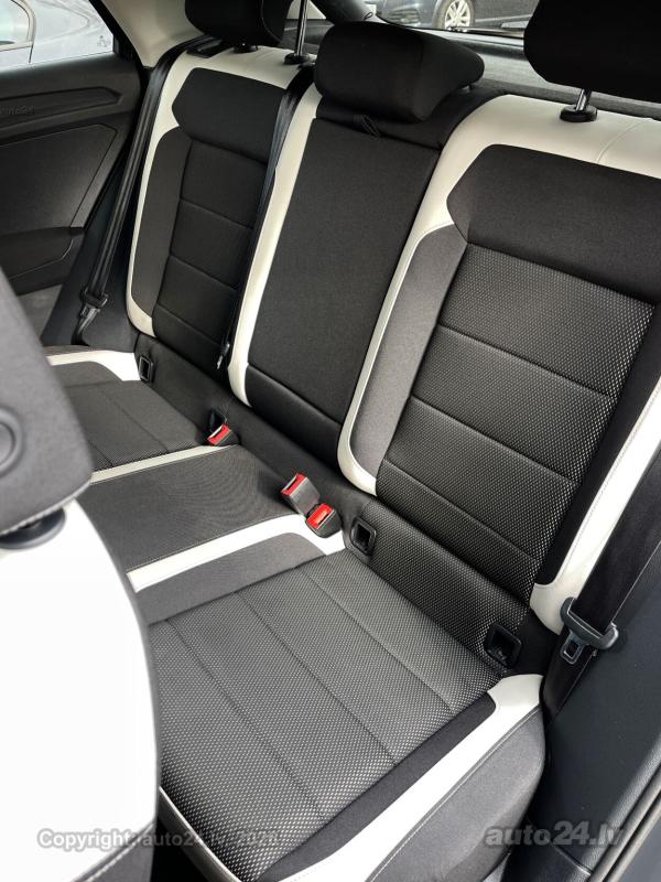 Pelēks Volkswagen T-Roc 2018 Tallina, ar dzinēja tilpumu 1.50 L un nobraukumu 72 tūkst. km par 20000 €, foto 11 vietnē AUTOMOTO.COM.LV