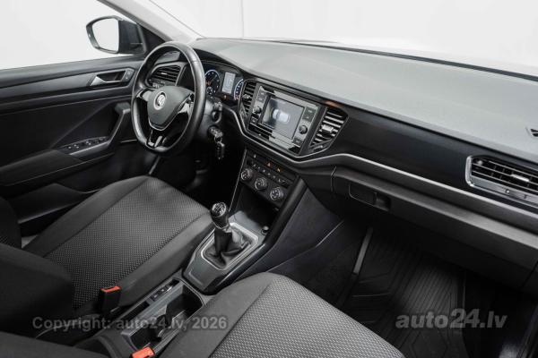 Grey Volkswagen T-Roc 2021 in Tallinn, with an engine capacity of 1.00 L and mileage of 48 thousand km for 13900 €, photo 7 on AUTOMOTO.COM.LV