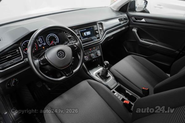 Grey Volkswagen T-Roc 2021 in Tallinn, with an engine capacity of 1.00 L and mileage of 48 thousand km for 13900 €, photo 8 on AUTOMOTO.COM.LV