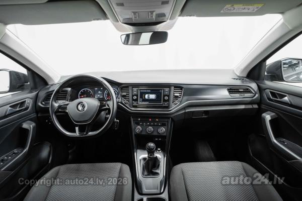 Grey Volkswagen T-Roc 2021 in Tallinn, with an engine capacity of 1.00 L and mileage of 48 thousand km for 13900 €, photo 9 on AUTOMOTO.COM.LV