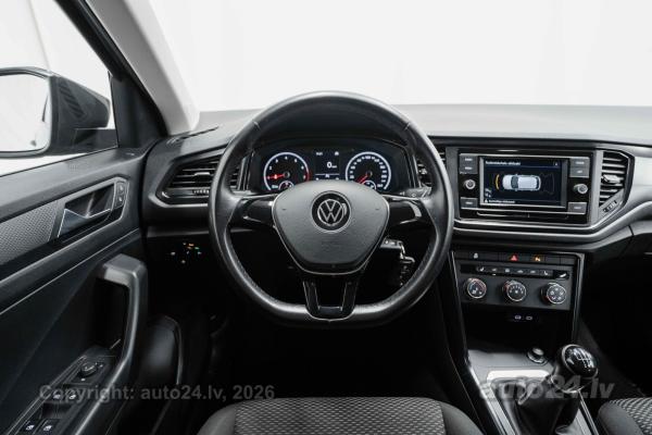 Grey Volkswagen T-Roc 2021 in Tallinn, with an engine capacity of 1.00 L and mileage of 48 thousand km for 13900 €, photo 10 on AUTOMOTO.COM.LV