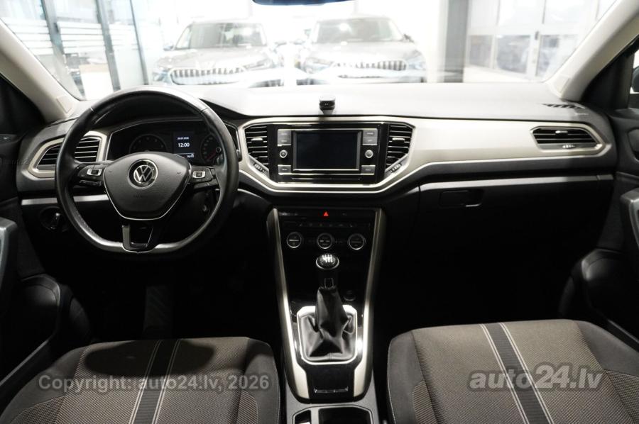 Pelēks Volkswagen T-Roc 2021 Tallina, ar dzinēja tilpumu 1.50 L un nobraukumu 78 tūkst. km par 17500 €, foto 11 vietnē AUTOMOTO.COM.LV