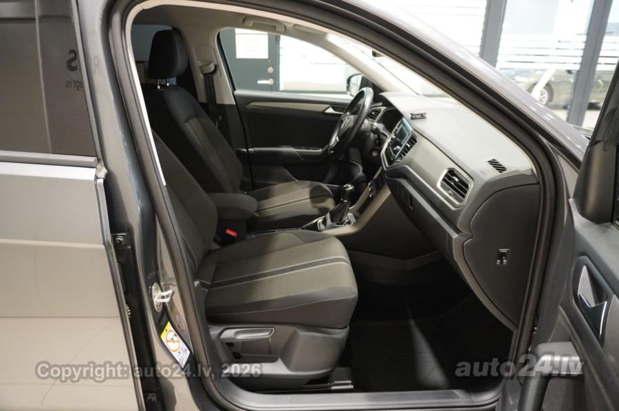 Pelēks Volkswagen T-Roc 2021 Tallina, ar dzinēja tilpumu 1.50 L un nobraukumu 78 tūkst. km par 17500 €, foto 14 vietnē AUTOMOTO.COM.LV
