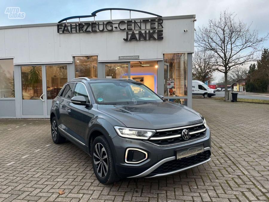 Grey Volkswagen T-Roc 2022 in Kaunas, with an engine capacity of 1.50 L and mileage of 35 thousand km for 27931 €, photo 1 on AUTOMOTO.COM.LV