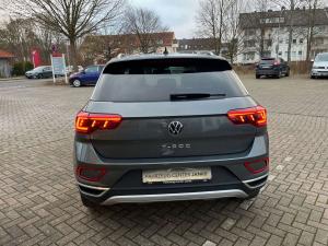 Grey Volkswagen T-Roc 2022 in Kaunas, with an engine capacity of 1.50 L and mileage of 35 thousand km for 27931 €, photo 4 on AUTOMOTO.COM.LV