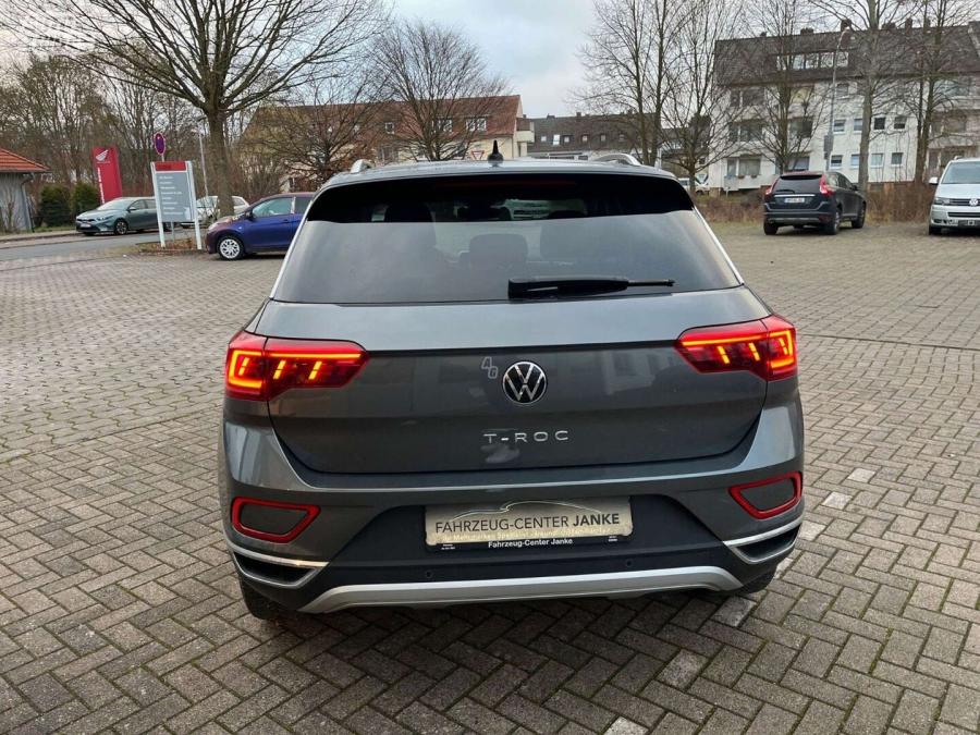 Grey Volkswagen T-Roc 2022 in Kaunas, with an engine capacity of 1.50 L and mileage of 35 thousand km for 27931 €, photo 4 on AUTOMOTO.COM.LV