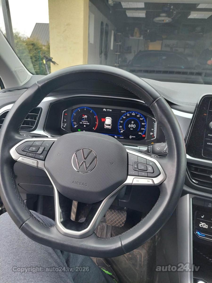 Grey Volkswagen T-Roc 2022 in Parnu, with an engine capacity of 1.50 L and mileage of 34 thousand km for 25990 €, photo 8 on AUTOMOTO.COM.LV