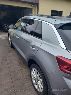 Grey Volkswagen T-Roc 2022 in Parnu, with an engine capacity of 1.50 L and mileage of 34 thousand km for 25990 €, photo 13 on AUTOMOTO.COM.LV