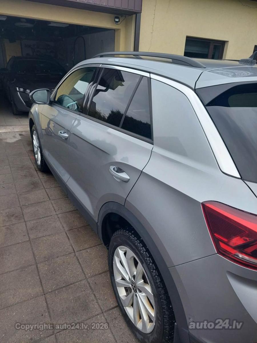 Grey Volkswagen T-Roc 2022 in Parnu, with an engine capacity of 1.50 L and mileage of 34 thousand km for 25990 €, photo 13 on AUTOMOTO.COM.LV