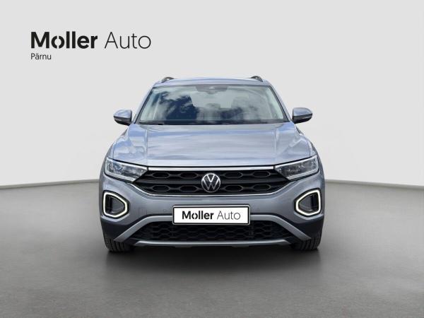 Grey Volkswagen T-Roc 2022 in Parnu, with an engine capacity of 1.50 L and mileage of 35 thousand km for 23900 €, photo 3 on AUTOMOTO.COM.LV