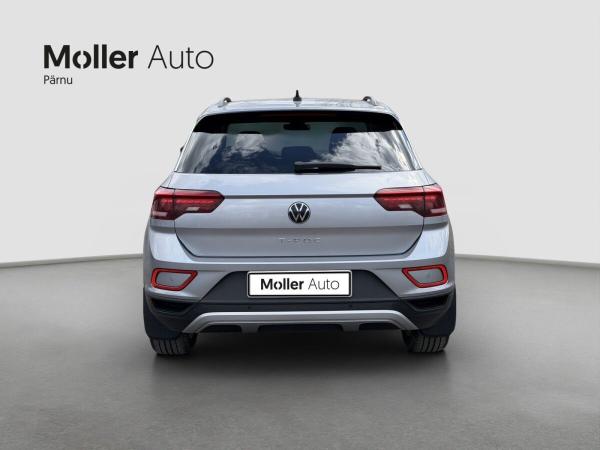 Grey Volkswagen T-Roc 2022 in Parnu, with an engine capacity of 1.50 L and mileage of 35 thousand km for 23900 €, photo 4 on AUTOMOTO.COM.LV