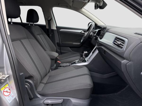 Grey Volkswagen T-Roc 2022 in Parnu, with an engine capacity of 1.50 L and mileage of 35 thousand km for 23900 €, photo 5 on AUTOMOTO.COM.LV