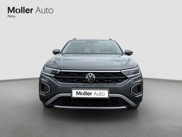 Pelēks Volkswagen T-Roc 2022 Pērnava, ar dzinēja tilpumu 1.50 L un nobraukumu 86 tūkst. km par 21900 €, foto 3 vietnē AUTOMOTO.COM.LV