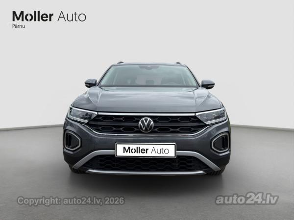 Pelēks Volkswagen T-Roc 2022 Pērnava, ar dzinēja tilpumu 1.50 L un nobraukumu 86 tūkst. km par 21900 €, foto 3 vietnē AUTOMOTO.COM.LV