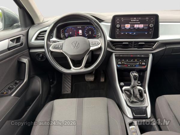 Pelēks Volkswagen T-Roc 2022 Pērnava, ar dzinēja tilpumu 1.50 L un nobraukumu 86 tūkst. km par 21900 €, foto 6 vietnē AUTOMOTO.COM.LV
