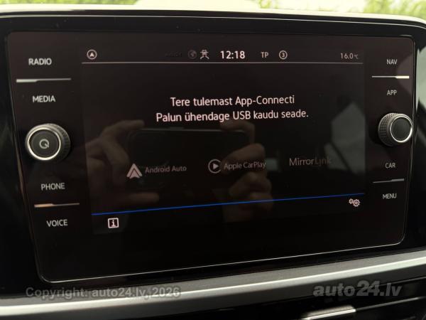 Pelēks Volkswagen T-Roc 2022 Pērnava, ar dzinēja tilpumu 1.50 L un nobraukumu 86 tūkst. km par 21900 €, foto 10 vietnē AUTOMOTO.COM.LV
