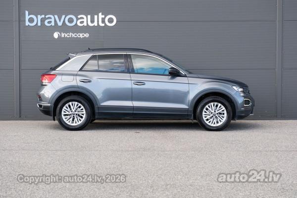 Pelēks Volkswagen T-Roc 2022 Tartu, ar dzinēja tilpumu 1.50 L un nobraukumu 49 tūkst. km par 21900 €, foto 5 vietnē AUTOMOTO.COM.LV