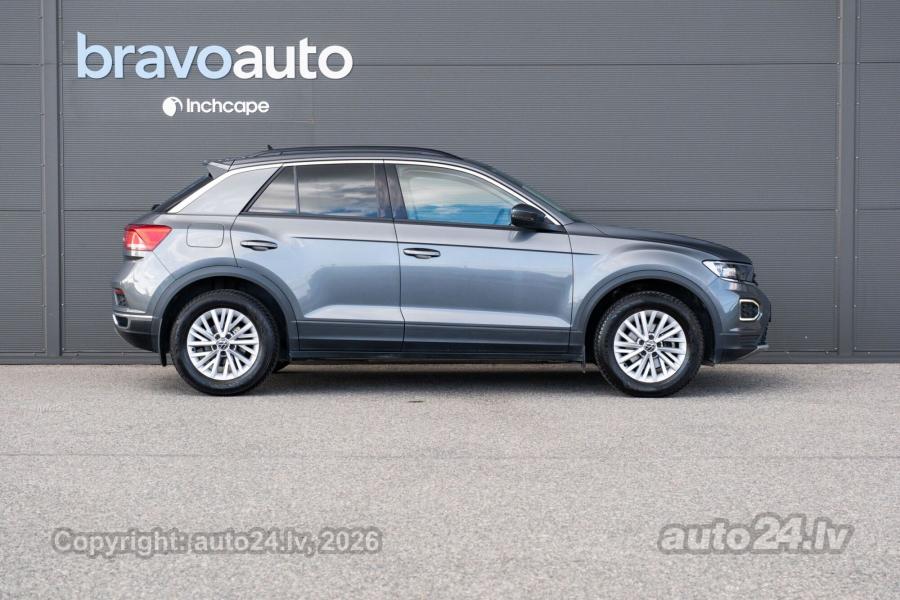 Pelēks Volkswagen T-Roc 2022 Tartu, ar dzinēja tilpumu 1.50 L un nobraukumu 49 tūkst. km par 21900 €, foto 5 vietnē AUTOMOTO.COM.LV