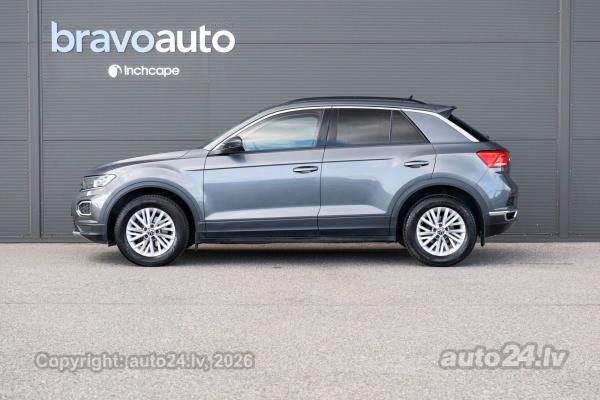 Pelēks Volkswagen T-Roc 2022 Tartu, ar dzinēja tilpumu 1.50 L un nobraukumu 49 tūkst. km par 21900 €, foto 6 vietnē AUTOMOTO.COM.LV