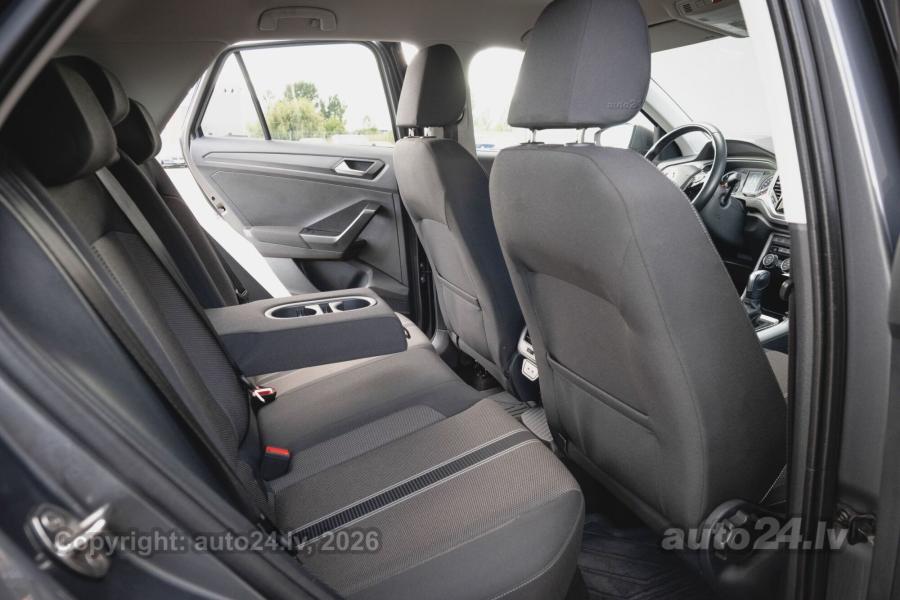 Pelēks Volkswagen T-Roc 2022 Tartu, ar dzinēja tilpumu 1.50 L un nobraukumu 49 tūkst. km par 21900 €, foto 15 vietnē AUTOMOTO.COM.LV