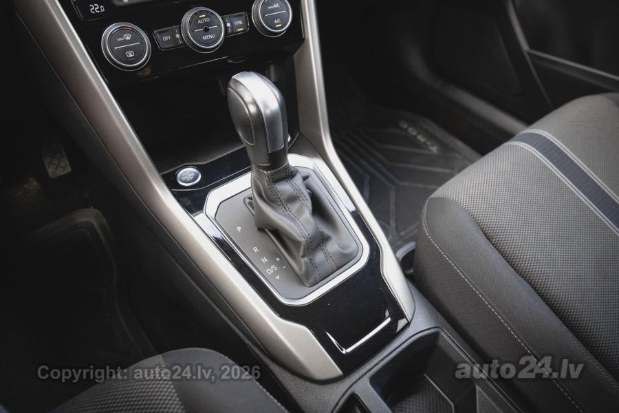 Pelēks Volkswagen T-Roc 2022 Tartu, ar dzinēja tilpumu 1.50 L un nobraukumu 49 tūkst. km par 21900 €, foto 22 vietnē AUTOMOTO.COM.LV