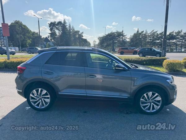 Grey Volkswagen T-Roc 2023 in Tallinn, with an engine capacity of 2.00 L and mileage of 51 thousand km for 22900 €, photo 3 on AUTOMOTO.COM.LV