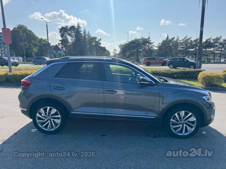 Grey Volkswagen T-Roc 2023 in Tallinn, with an engine capacity of 2.00 L and mileage of 51 thousand km for 22900 €, photo 3 on AUTOMOTO.COM.LV