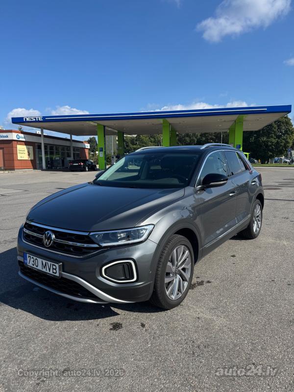 Grey Volkswagen T-Roc 2023 in Tallinn, with an engine capacity of 2.00 L and mileage of 51 thousand km for 22900 €, photo 4 on AUTOMOTO.COM.LV