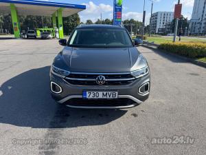 Grey Volkswagen T-Roc 2023 in Tallinn, with an engine capacity of 2.00 L and mileage of 51 thousand km for 22900 €, photo 5 on AUTOMOTO.COM.LV
