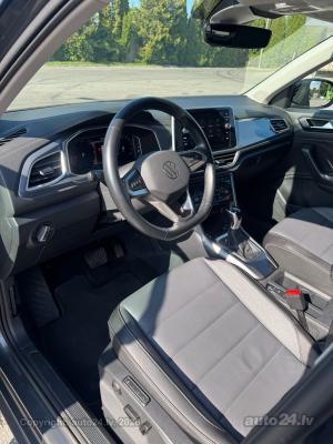 Grey Volkswagen T-Roc 2023 in Tallinn, with an engine capacity of 2.00 L and mileage of 51 thousand km for 22900 €, photo 8 on AUTOMOTO.COM.LV