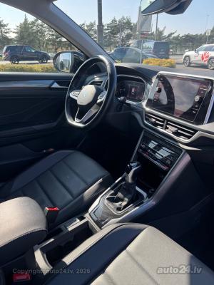 Grey Volkswagen T-Roc 2023 in Tallinn, with an engine capacity of 2.00 L and mileage of 51 thousand km for 22900 €, photo 9 on AUTOMOTO.COM.LV