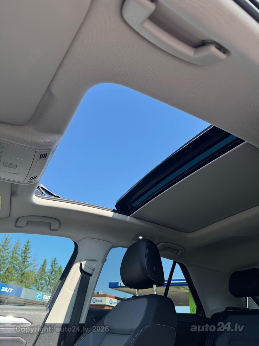 Grey Volkswagen T-Roc 2023 in Tallinn, with an engine capacity of 2.00 L and mileage of 51 thousand km for 22900 €, photo 11 on AUTOMOTO.COM.LV