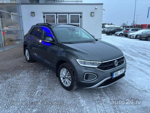 Pelēks Volkswagen T-Roc 2024 Tartu, ar dzinēja tilpumu 1.50 L un nobraukumu 23 tūkst. km par 24500 €, foto 2 vietnē AUTOMOTO.COM.LV